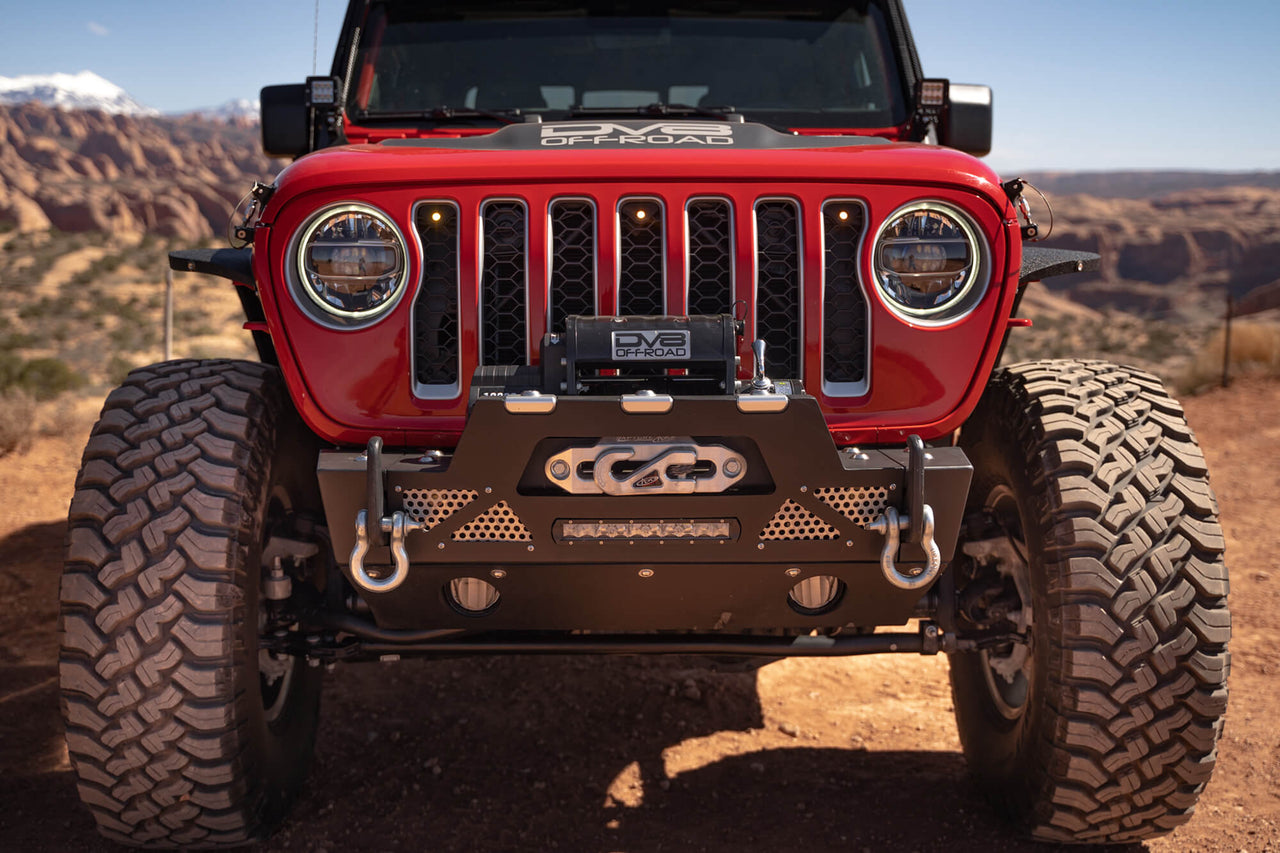 Assembling a complete Jeep recovery kit