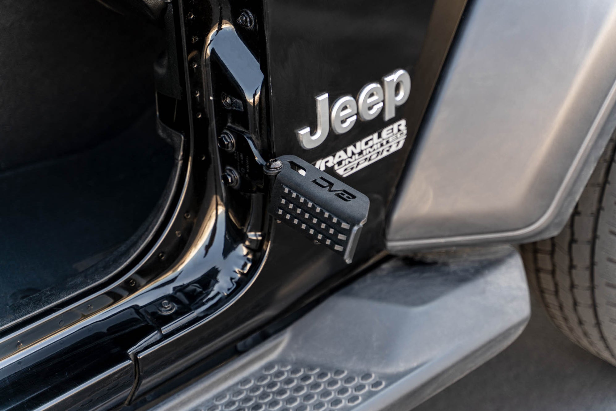 Jeep Gladiator/Wrangler Foot Pegs | DV8 Offroad