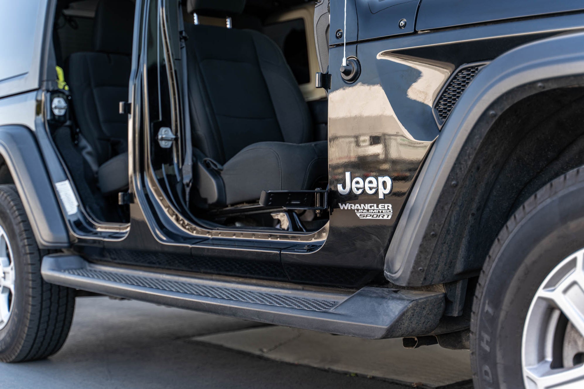 Jeep Gladiator/Wrangler Foot Pegs | DV8 Offroad