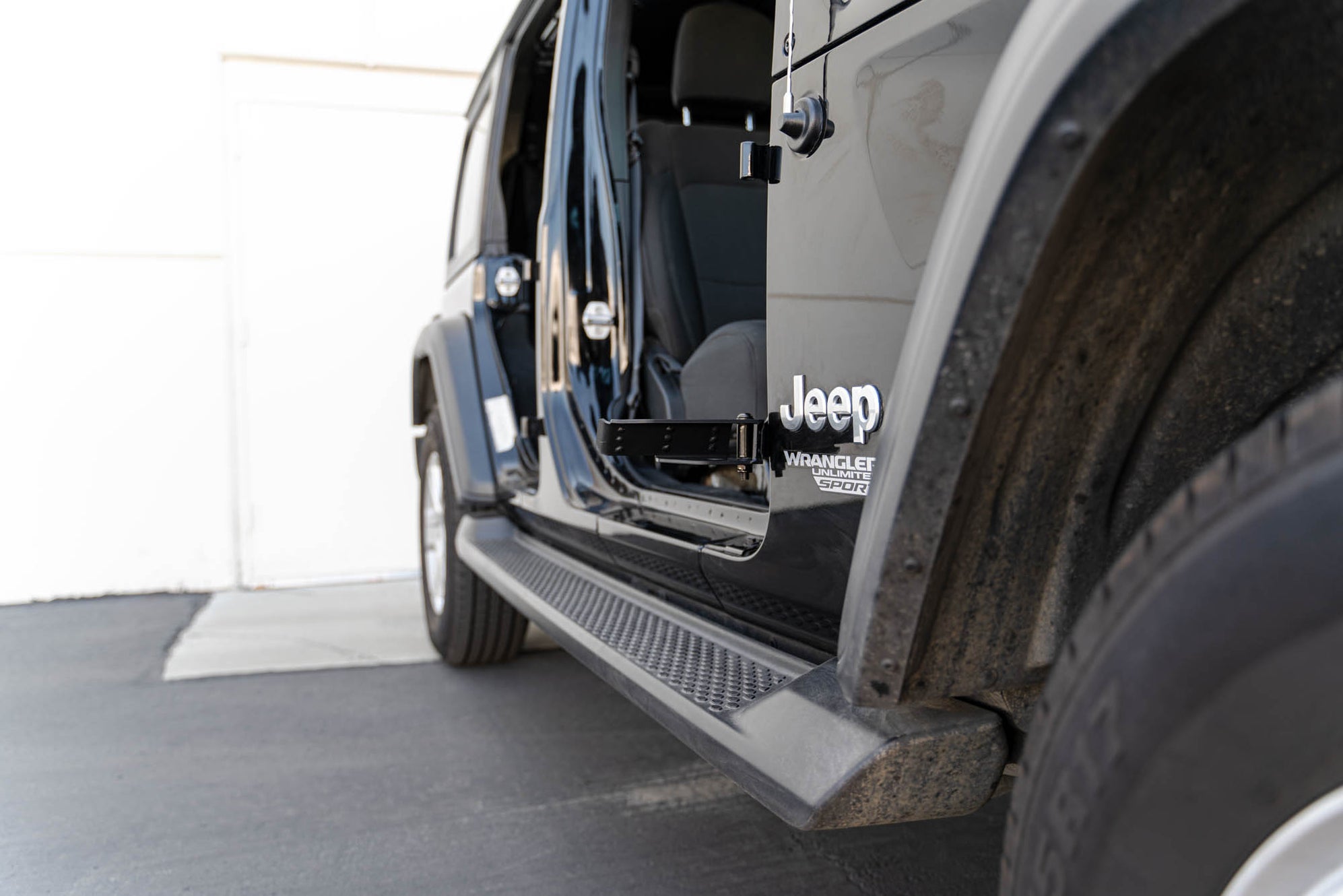 Jeep Gladiator/Wrangler Foot Pegs | DV8 Offroad