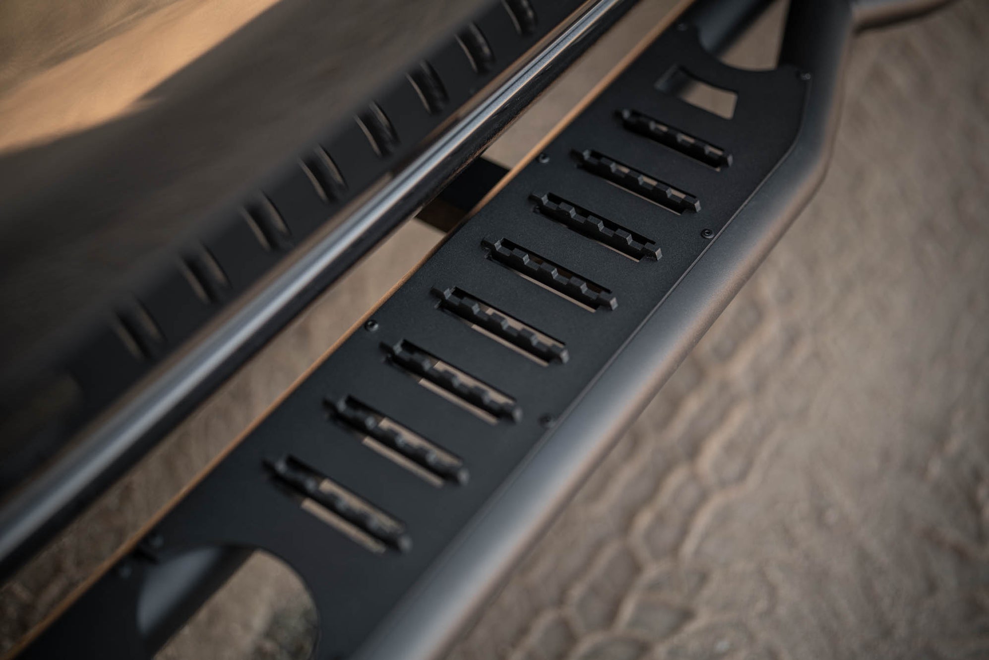 2019-2026 Sierra 1500 & Silverado 1500 OE Plus Side Steps | Crew Cab