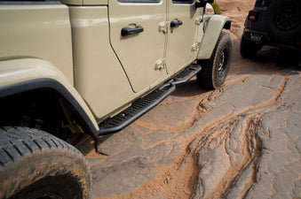 Jeep Gladiator Side Steps | OE Plus Series — DV8 Offroad
