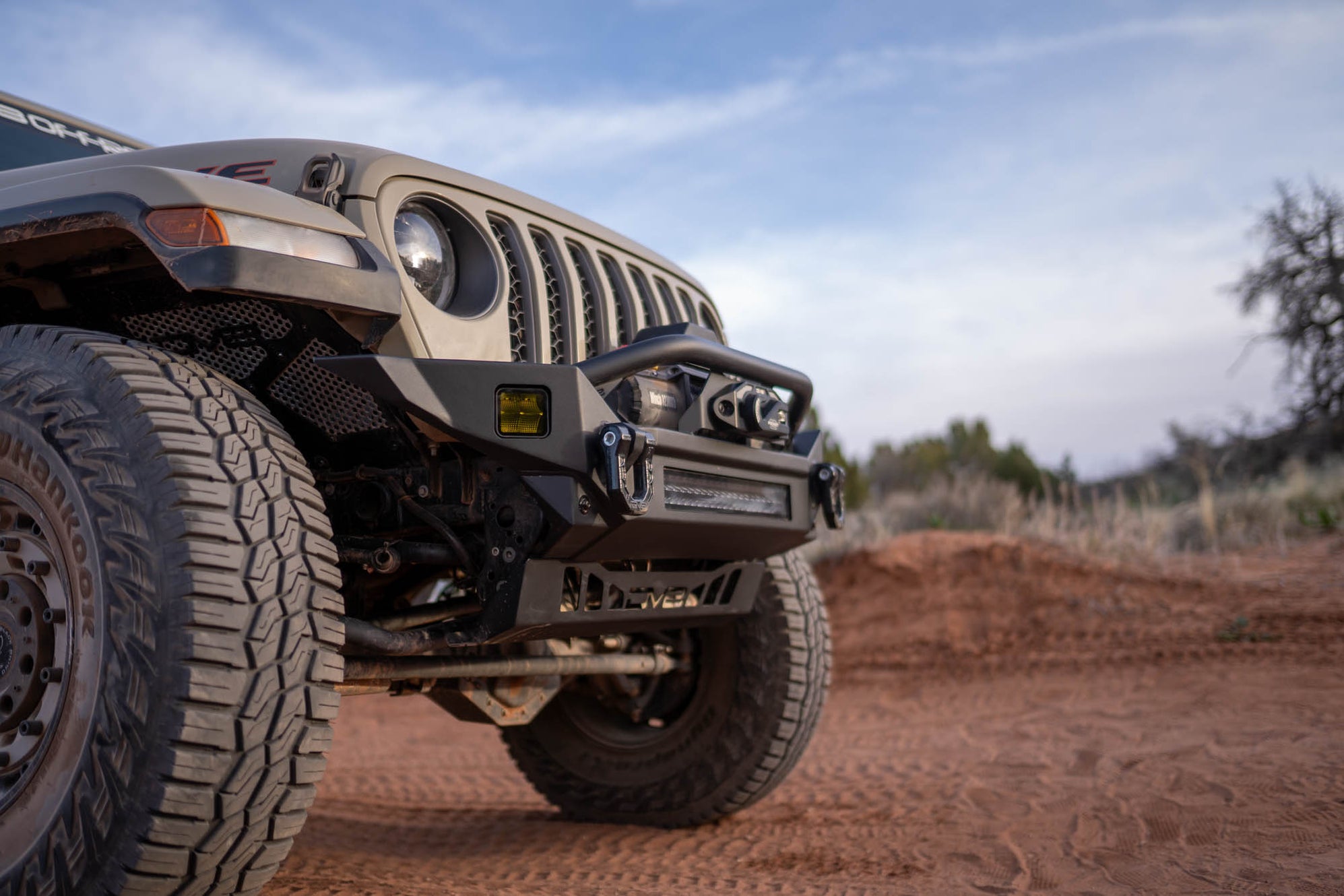 Gladiator JT & Wrangler JK/JL Mid-Width Winch Front Bumper | FS-7