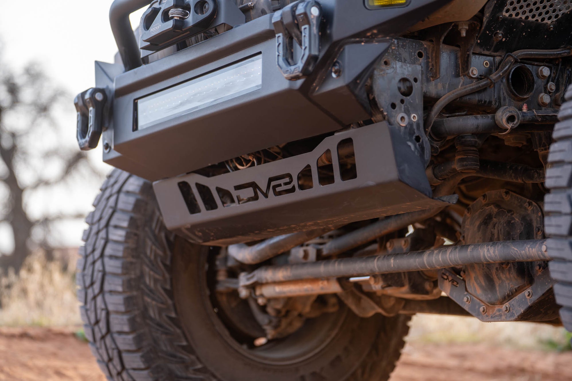 Jeep JL/JT Sway Bar Disconnect Skid Plate | DV8 Offroad