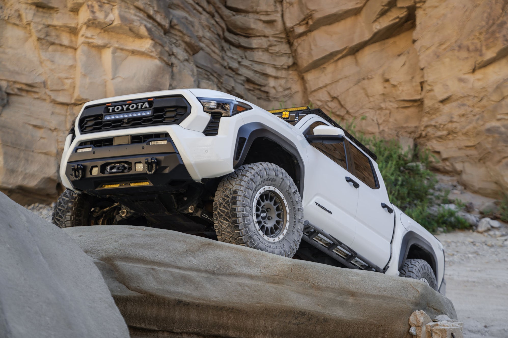 4th Gen Toyota Tacoma Rock Sliders | Double Cab | DV8 Offroad